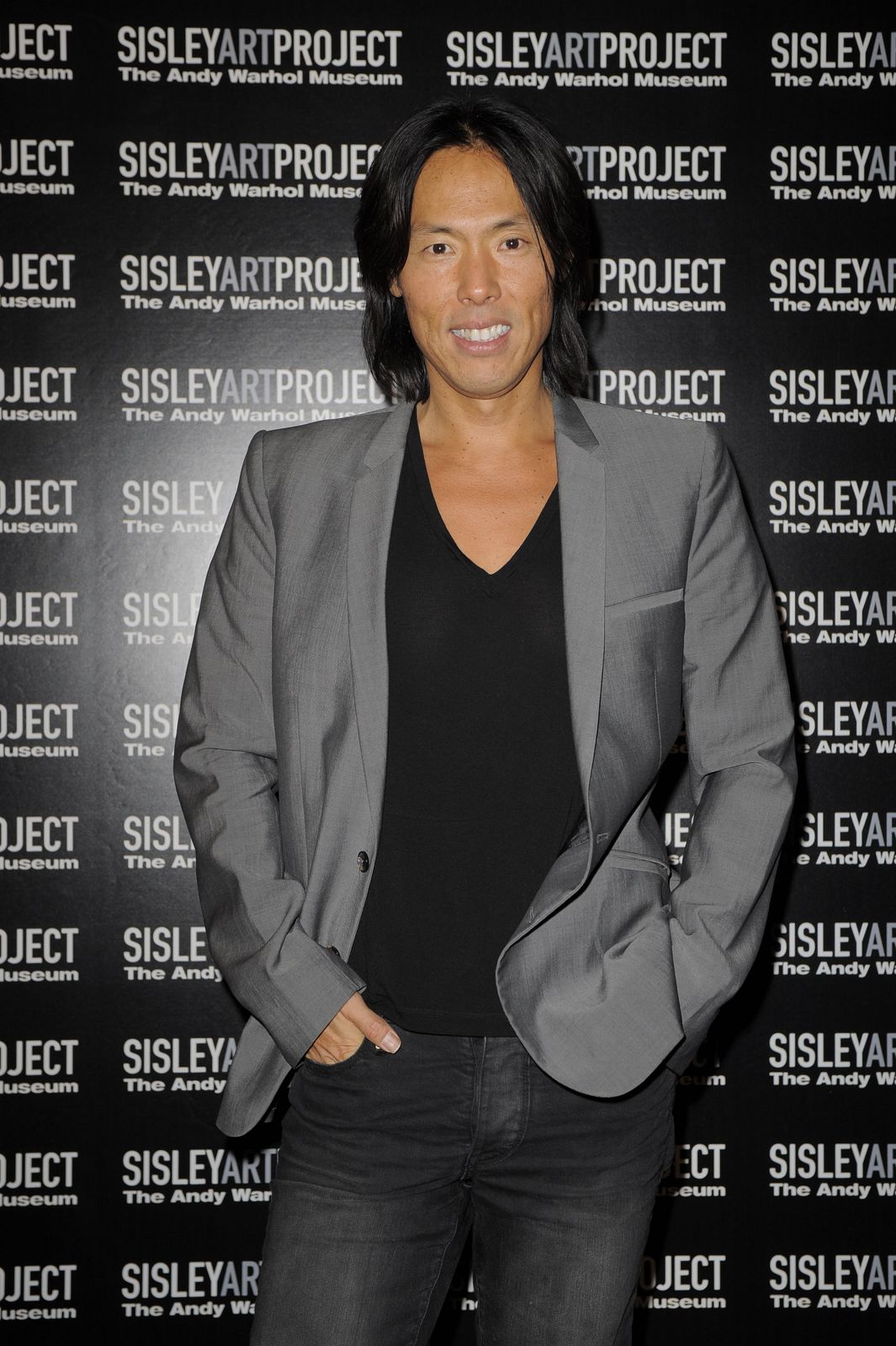 NEVER ON WEDNESDAY COMMUNICATION: Sisley Art Project gala exhibition