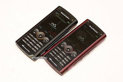 Sony Ericsson W902 - Volcanic Black and Wine Red | Sony Mobile Evangelist