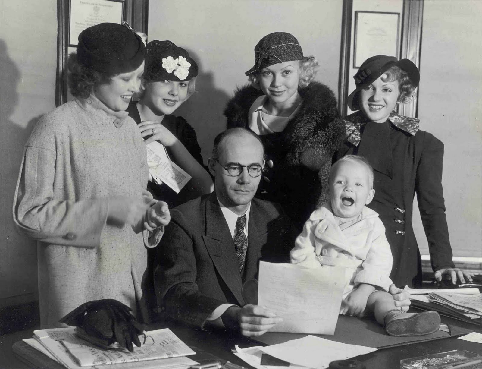 Film Noir Photos: May 2010