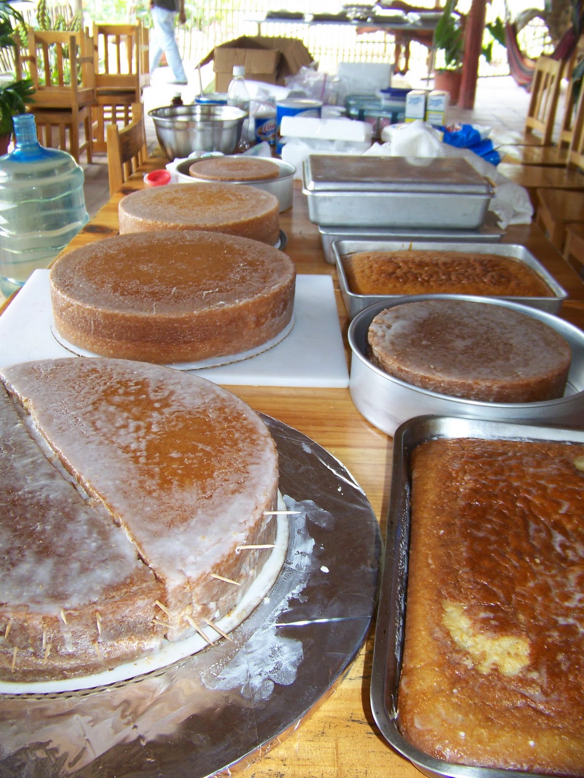 Life at the Llewellyns': Day #4 in Honduras -- the cake decorating!