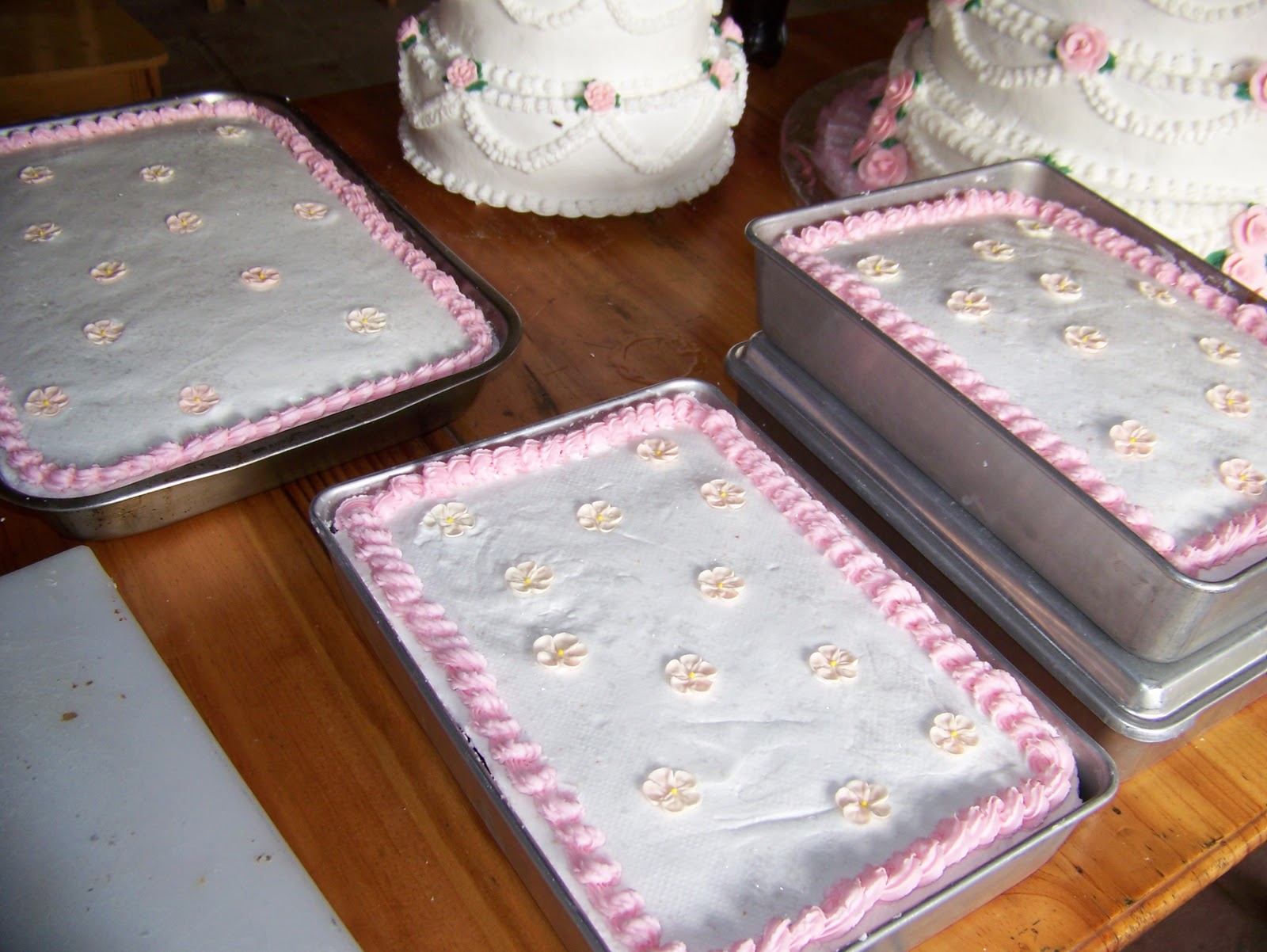 Life at the Llewellyns': Day #4 in Honduras -- the cake decorating!