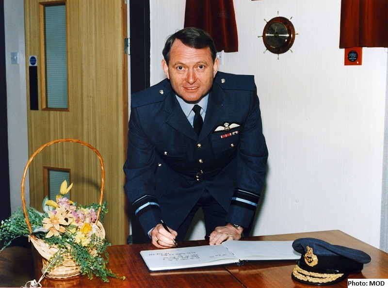 A History of RAF Saxa Vord: AOCs Inspection 1996 – AVM CR Spink