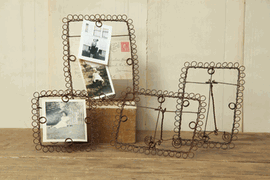 COTTAG3: wire picture frames