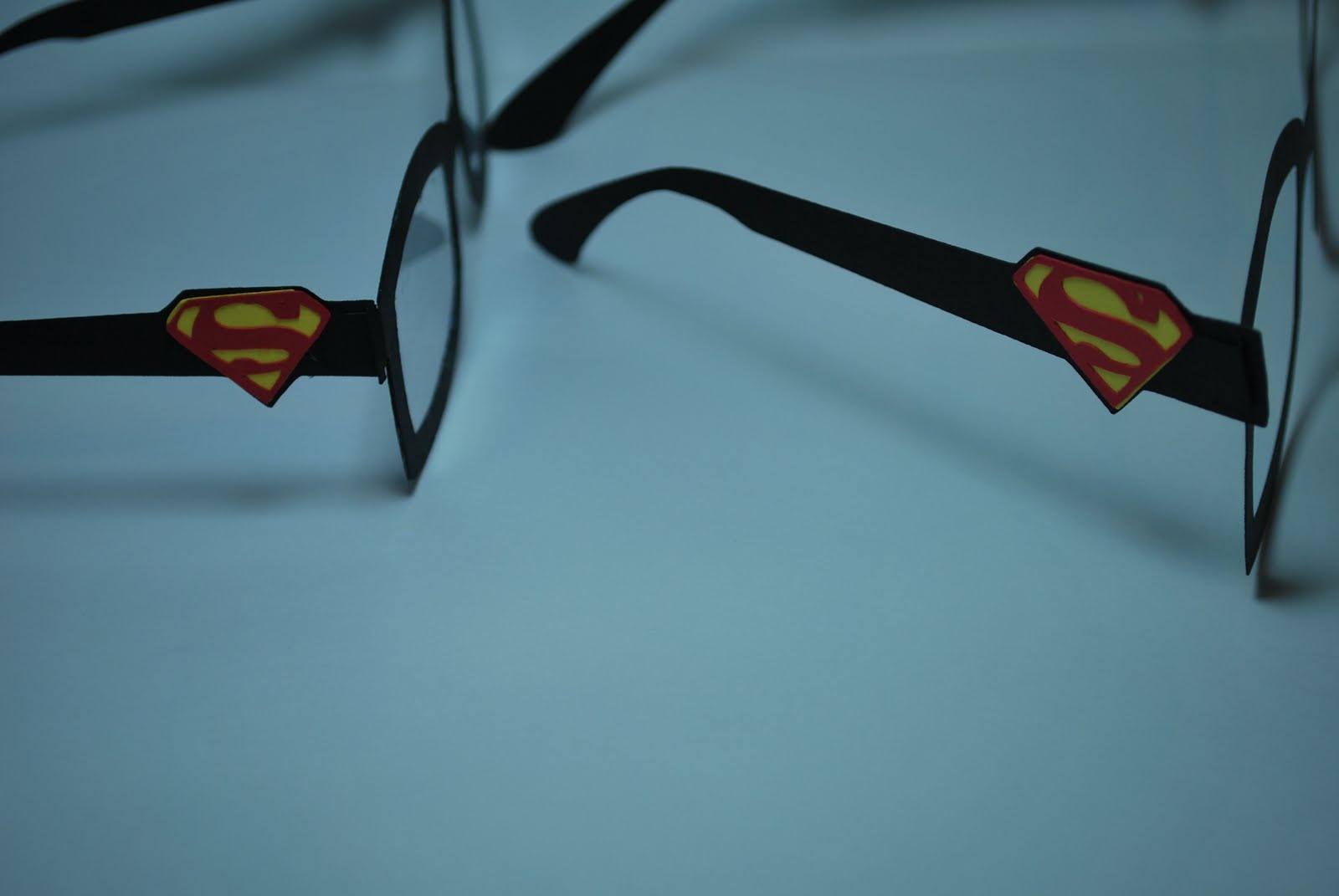 PinkBlingCrafter: Superman Glasses