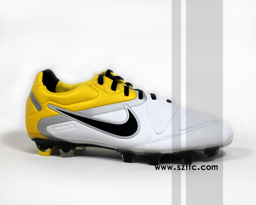 football boots: BLACK AND YELLOW CTR 360 II