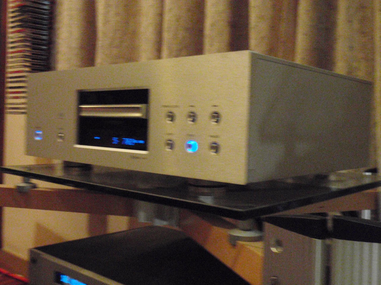 HiFi Unlimited: An Esoteric Named Desire. Esoteric X-05 CD/SACD Player.