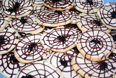 the entertaining kitchen: Cobweb Cookies