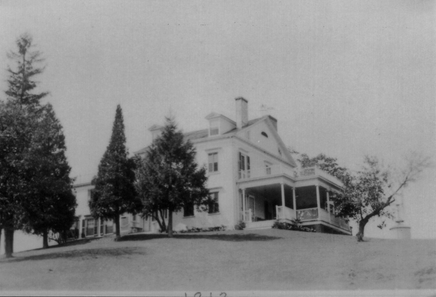 BIG OLD HOUSES: A fine Colonial house