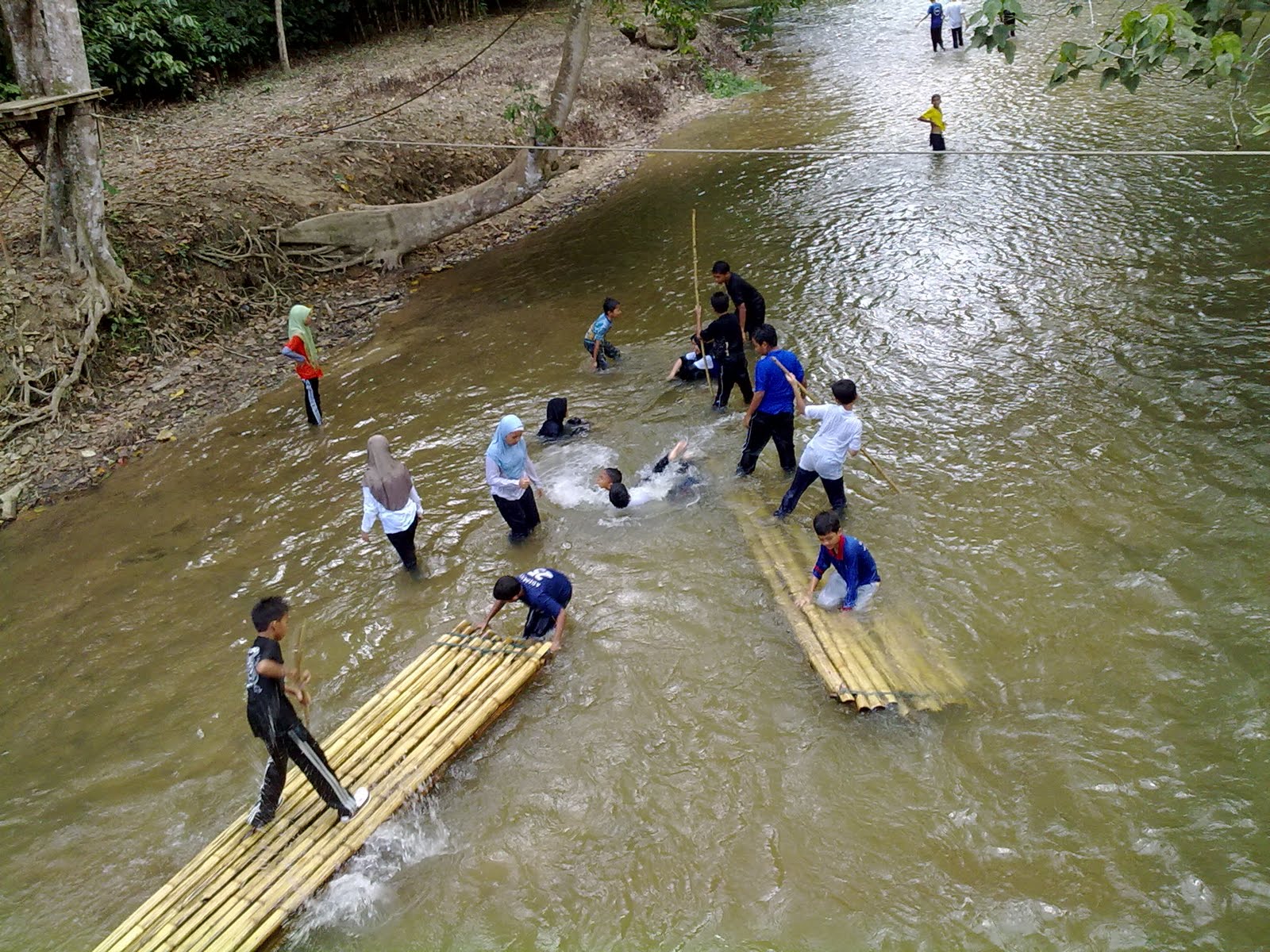 KELA ADVENTURE CAMP: BERMAIN RAKIT BULUH