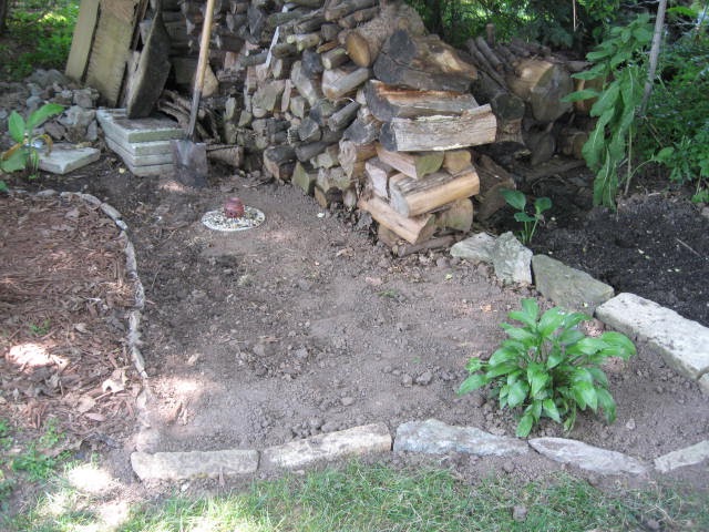Cheesehead Gardening: New hosta bed complete and ready for hosta