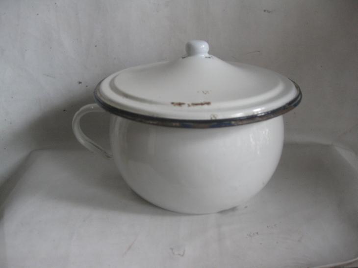RETROMENEER ANTIQUE GALLERY: Pispot Enamel