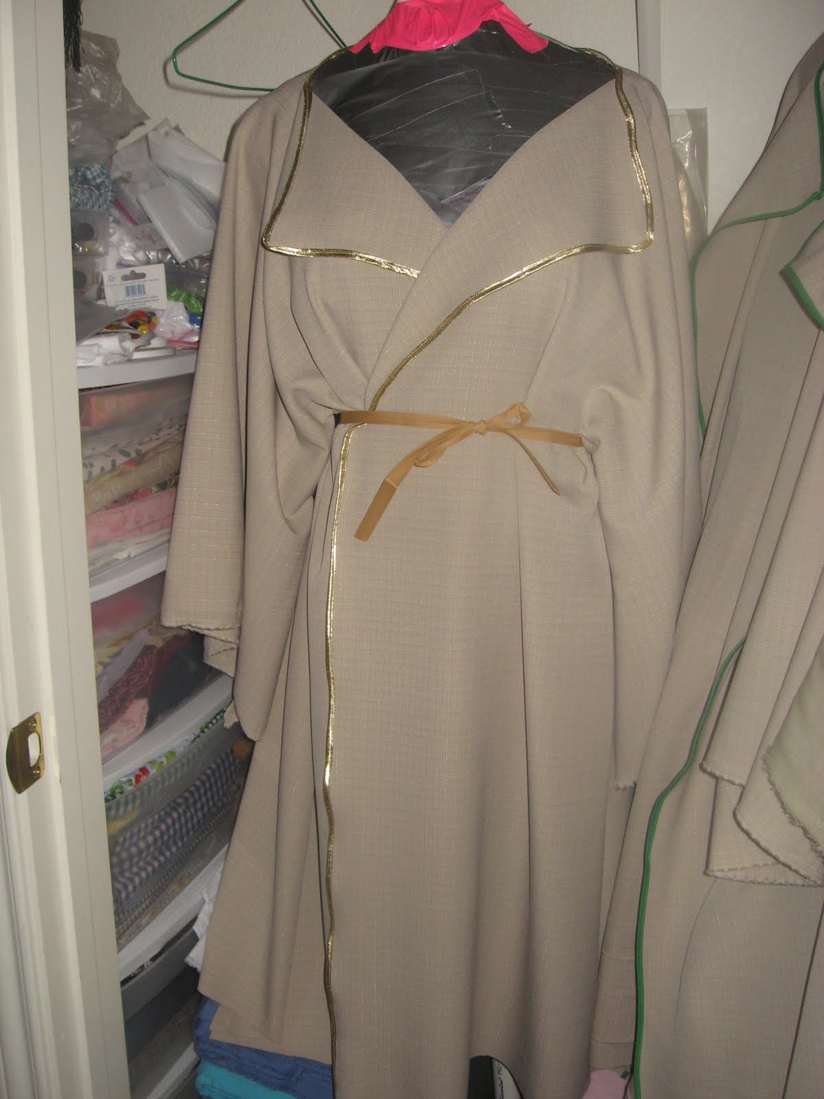 Kadiddlehopper: Nativity robes quick, with a tutorial.
