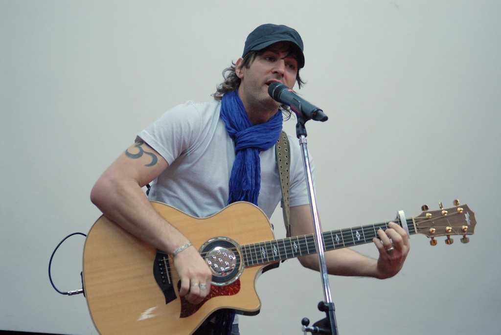 EL INFORMATORIO: Turner: Axel canta Celebra la vida para spot de RSE