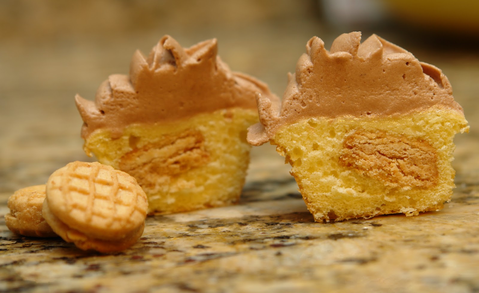 booturtle's show and tell: Mini Nutter Butter Cupcakes