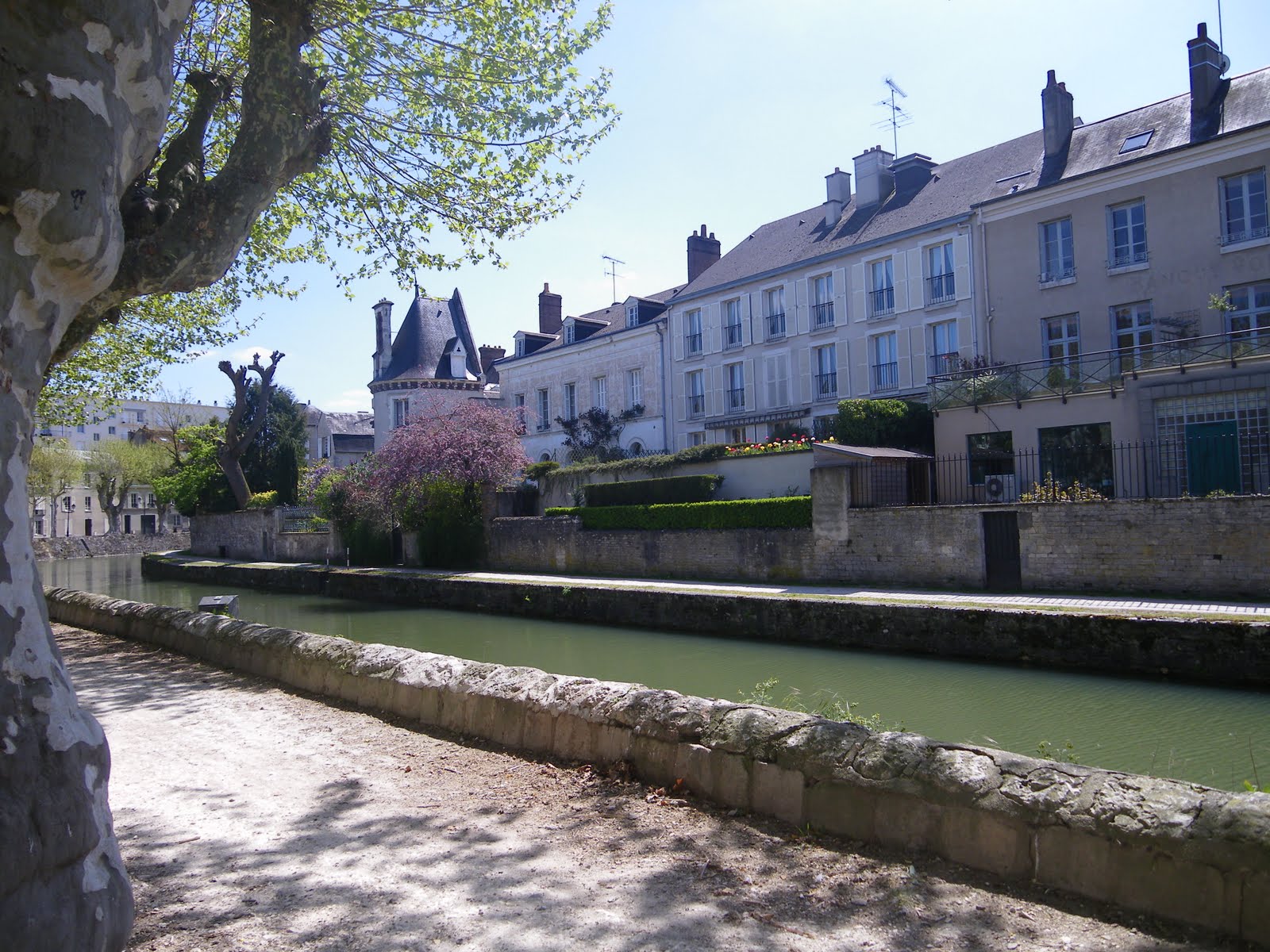 France-Trotter: Montargis car destin...
