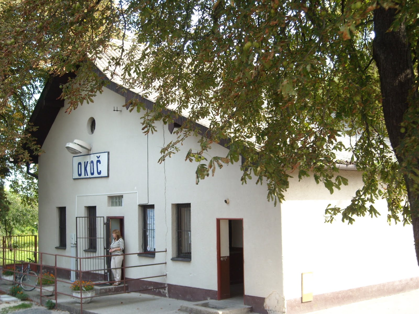 railway stations: 2010