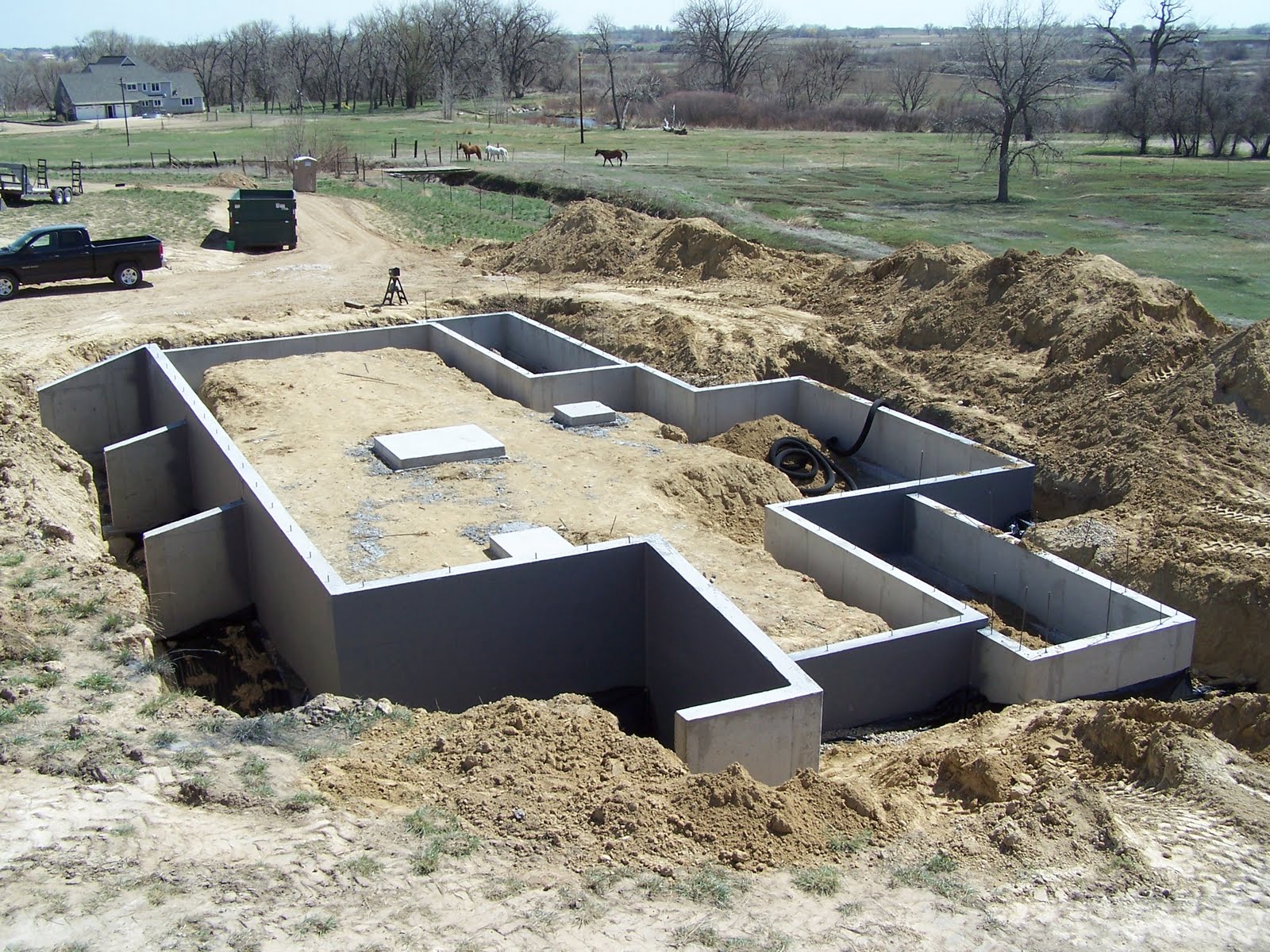 Home Construction: Perimeter drain, damproofing, and exterior wall ...