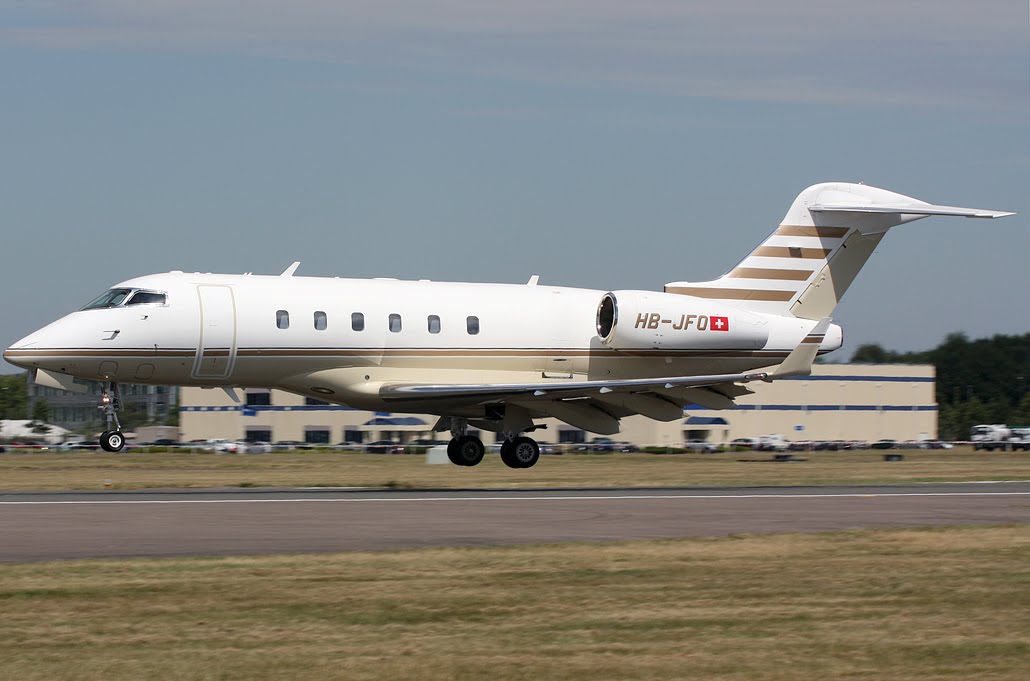 WORLD AIRCRAFT IMAGES by Terry Wade: HB-JFO CL30 EGLF (Farnborough) 19 ...