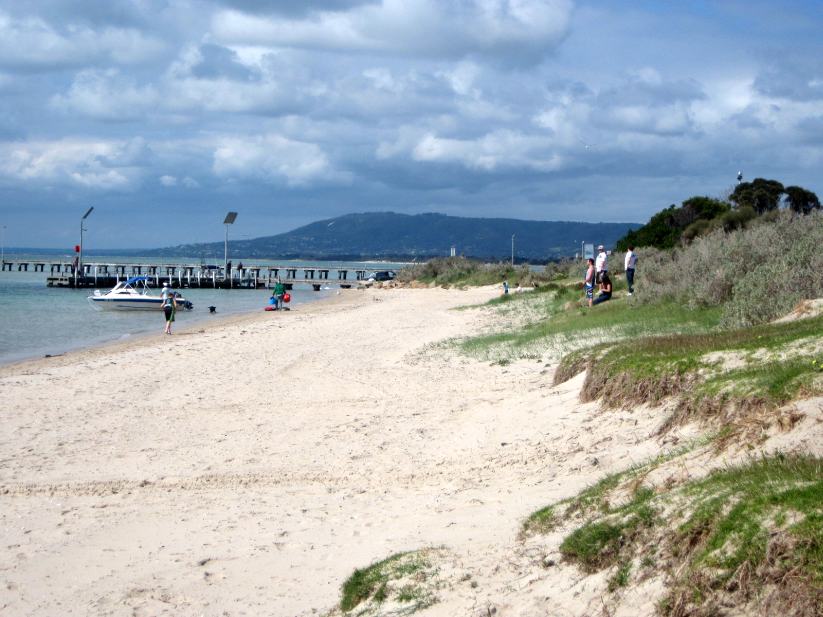 TRACKS, TRAILS AND COASTS NEAR MELBOURNE : Rye to White Cliffs Beachwalk