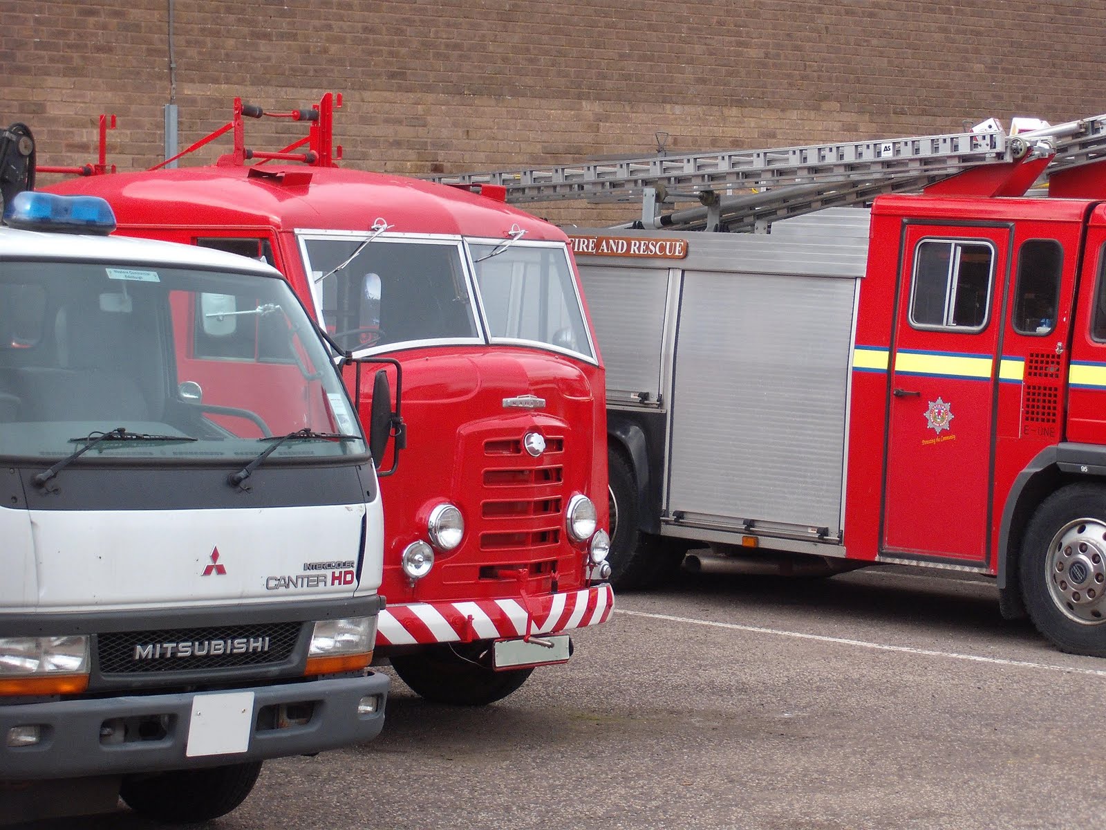 The World of Trucks and Tracks: Mitsubishi Canter HD - old Karrier Fire ...