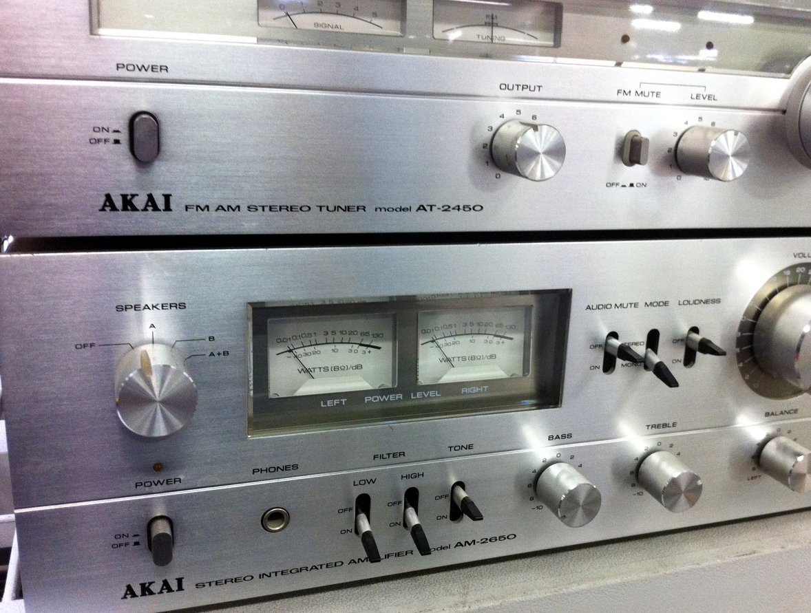 HiFi Collector: Integrated Amplifier and Tuner - Akai AM-2650 and AT-2450