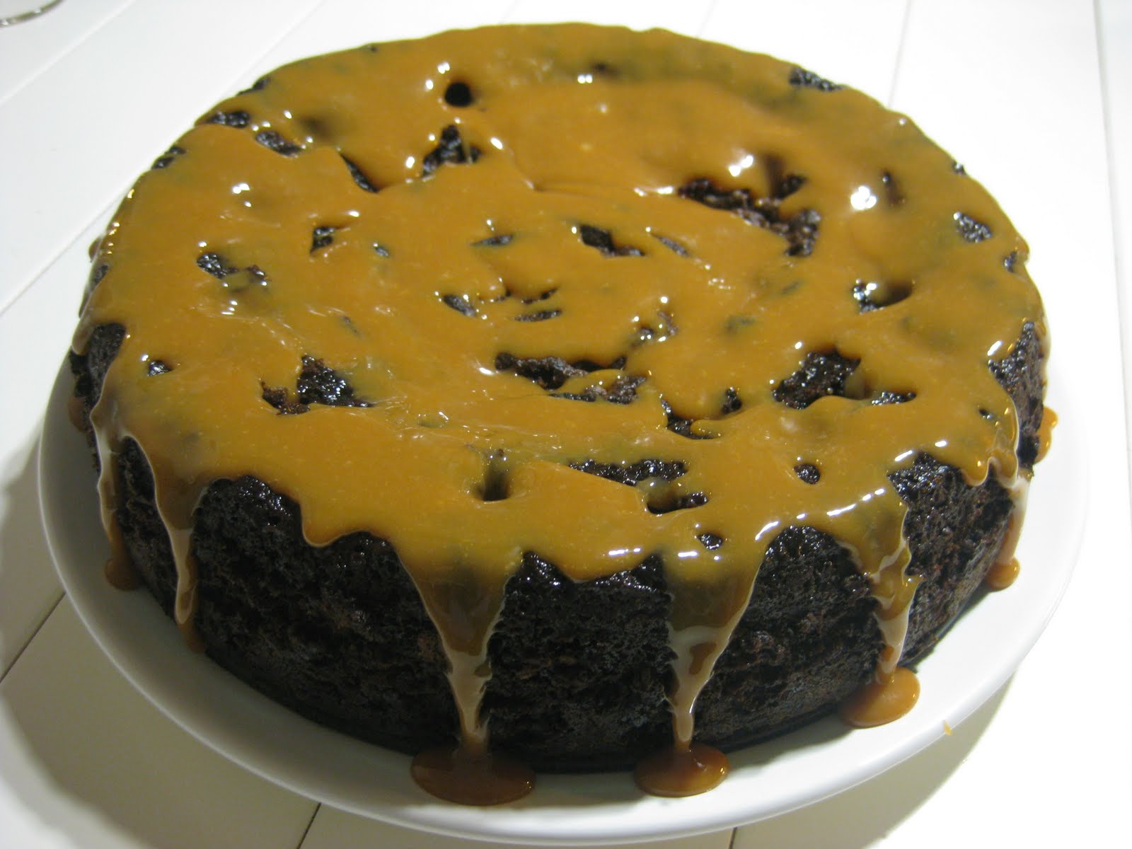 Sur le bout de ma langue...: Gâteau explosion au chocolat et au caramel