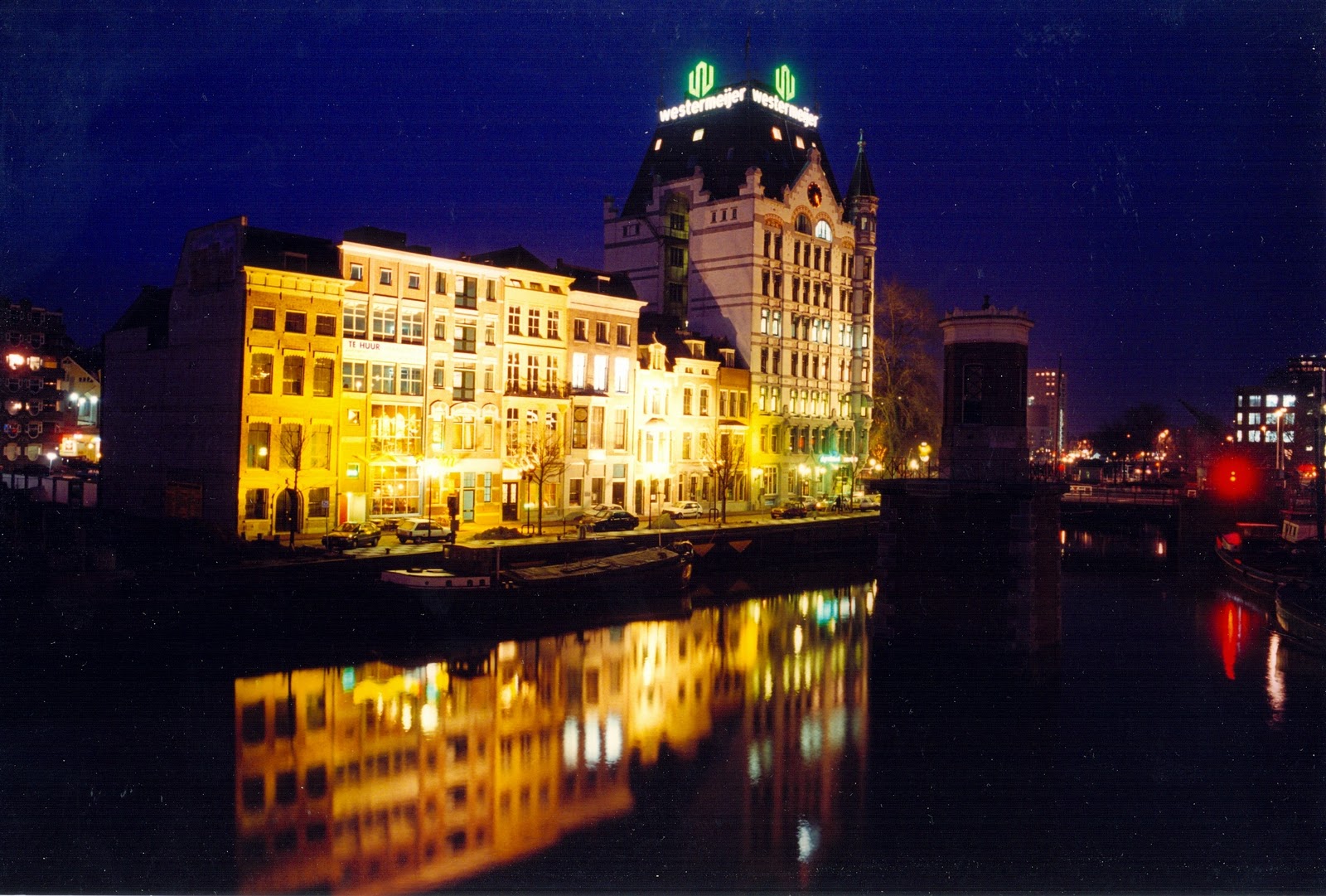 Rotterdam Destijds: Rotterdam de Stad bij Dag en Nacht