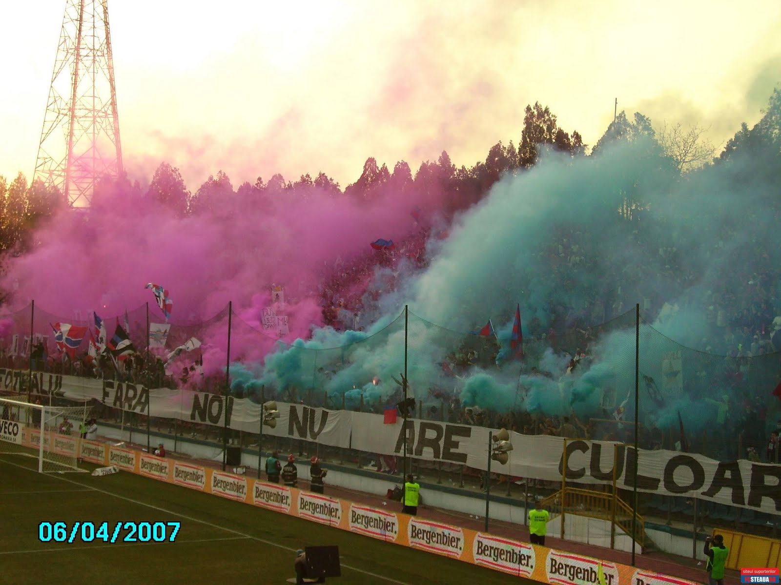 suporter ultras: Ultras vs hooligan