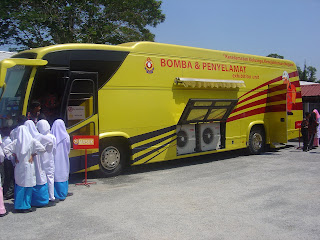 KADET BOMBA & PENYELAMAT: PAMERAN KENDERAAN JABATAN BOMBA