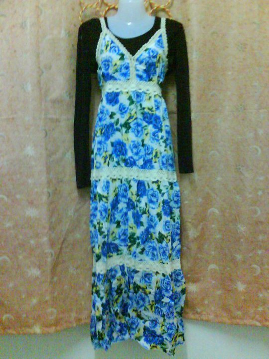 Aryati Collection: Gaun Labuh Bermotif Floral