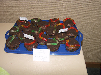 Fish Food: Jake's Cub Scout Cupcakes - Aloha Style!