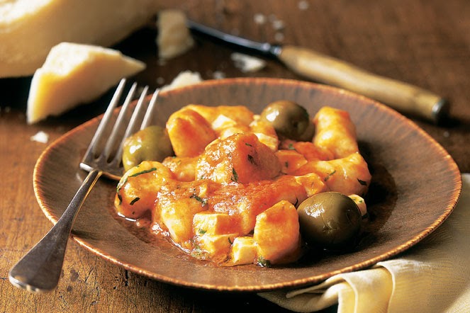 Bon Appétempt: Gnocchi with Fresh Tomatoes, Green Olives and Smoked ...