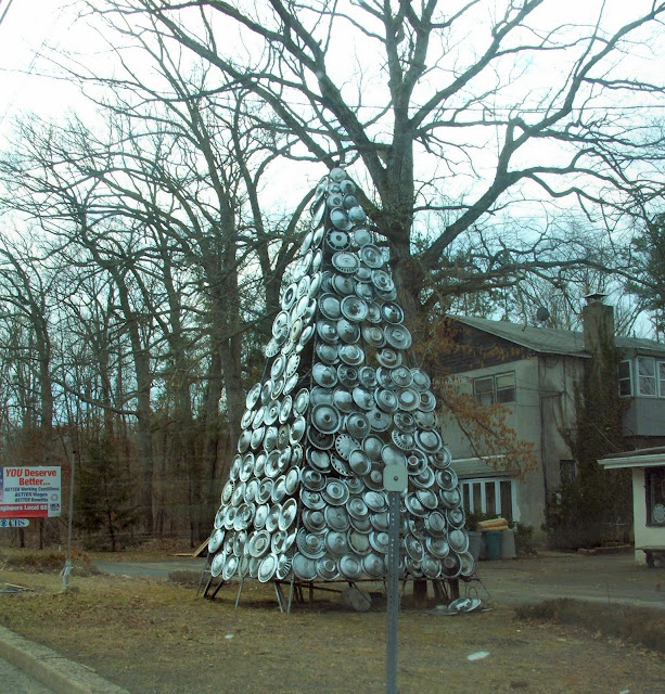 Ob.Scene in South Jersey: The Hub Cap Tree - Mays Landing