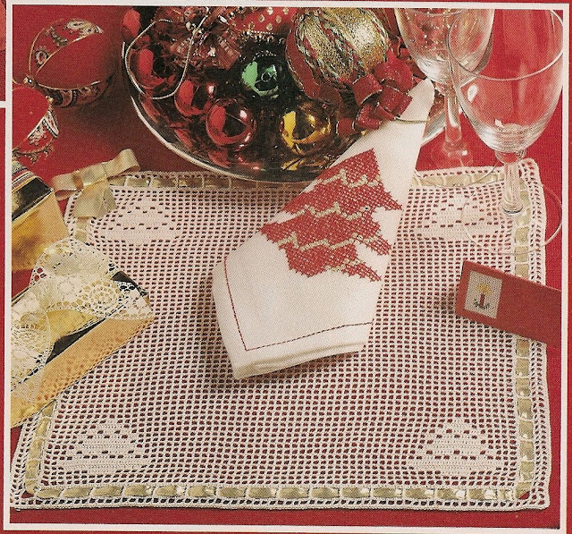 lo spazio di lilla: Filet di Natale...Il sottopiatto con gli alberelli ...