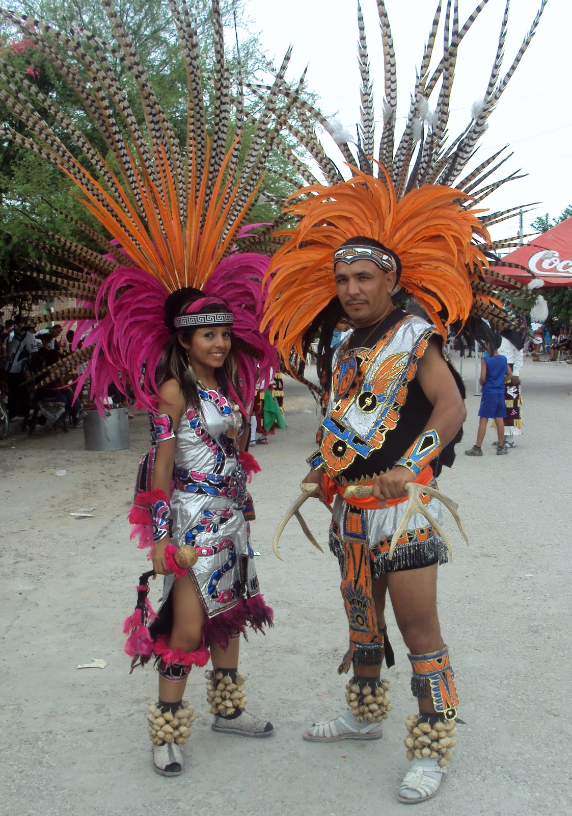 Los Aztecas: Vestuario típico