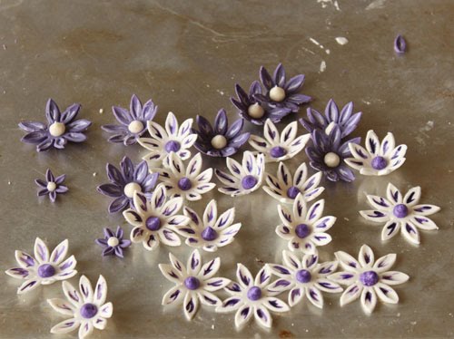 Cake or Death?: Violet Velvet & Fondant Flowers