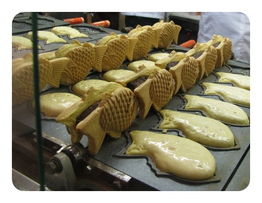 Eric & Eelin's Travelling Adventures: Red Bean Waffle Fish Cake ...