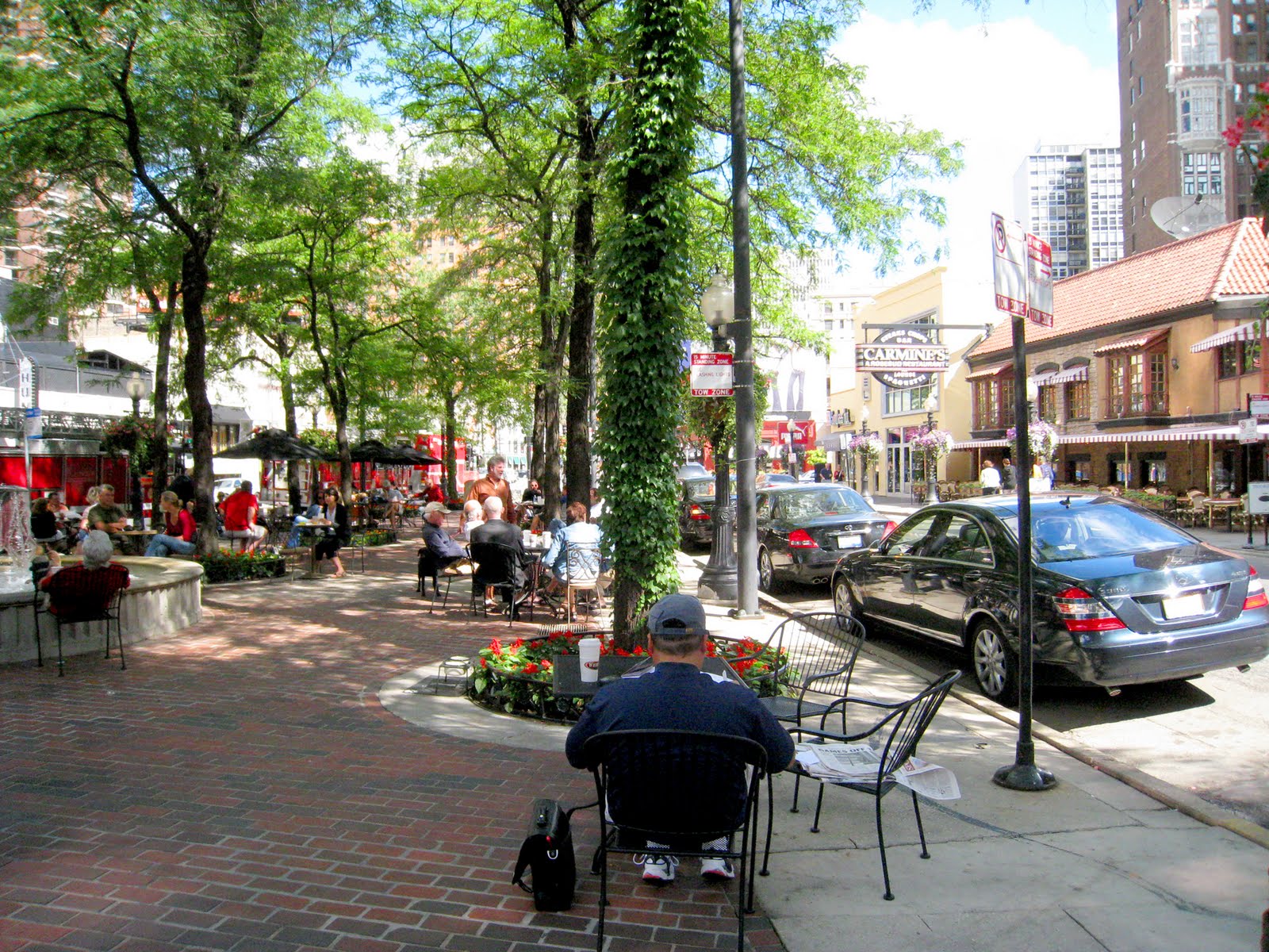 The Good Street: Chicago - Neighborhood Plaza and Streets