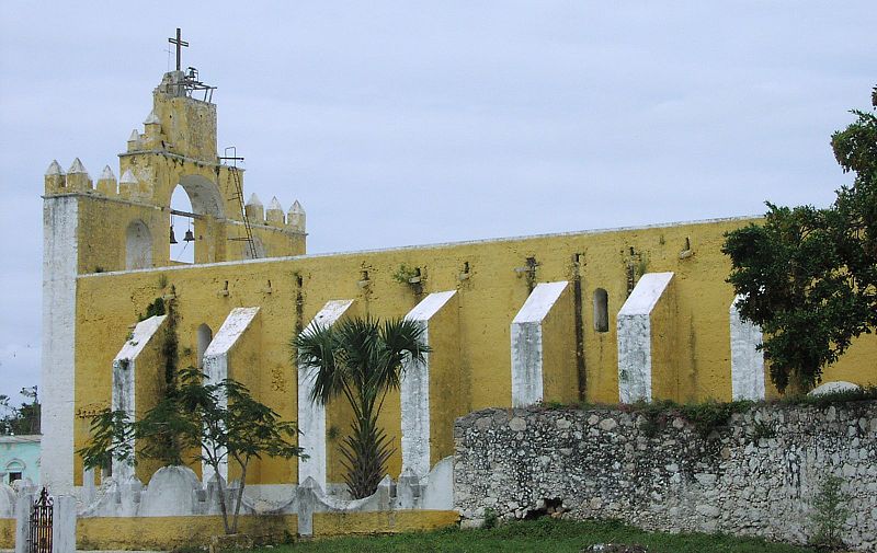 Primeros Templos Coloniales en Yucatán: Tekantó 1576