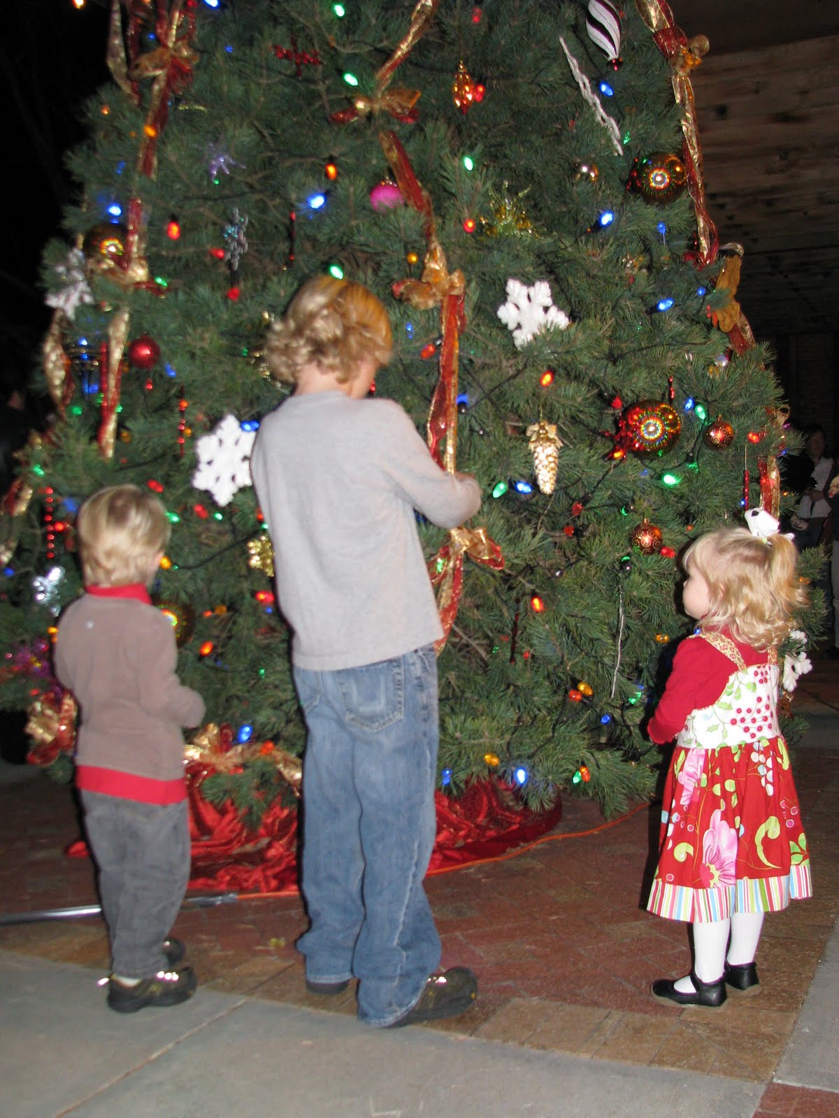 The Starnes Family: Tree Lighting And Visions of Ho Ho