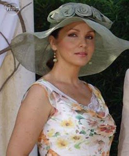 Exclusivazz - por Diego Kapeky: ELLUZ PERAZA FIRMÓ CON TELEMUNDO