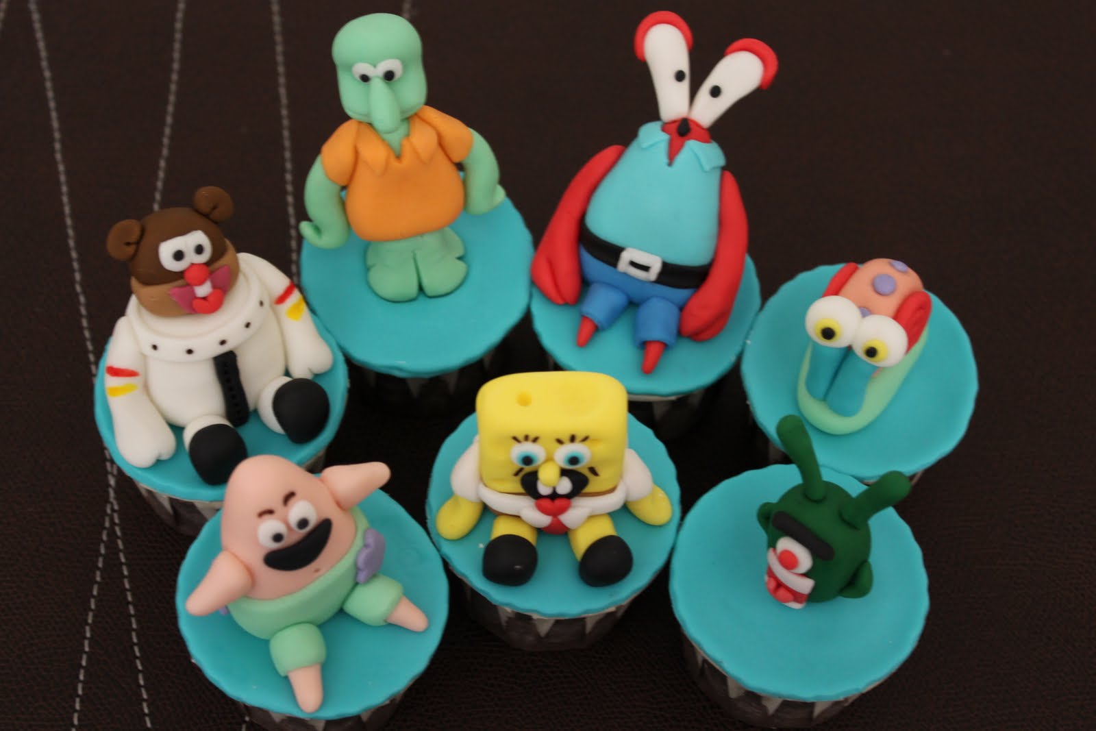 CoMeLiCiOuS: Spongebob cupcakes.