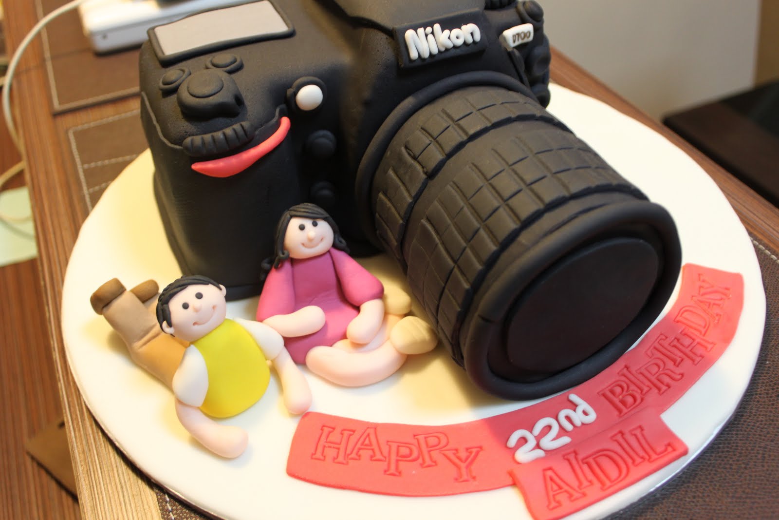 CoMeLiCiOuS: Nikon Cake