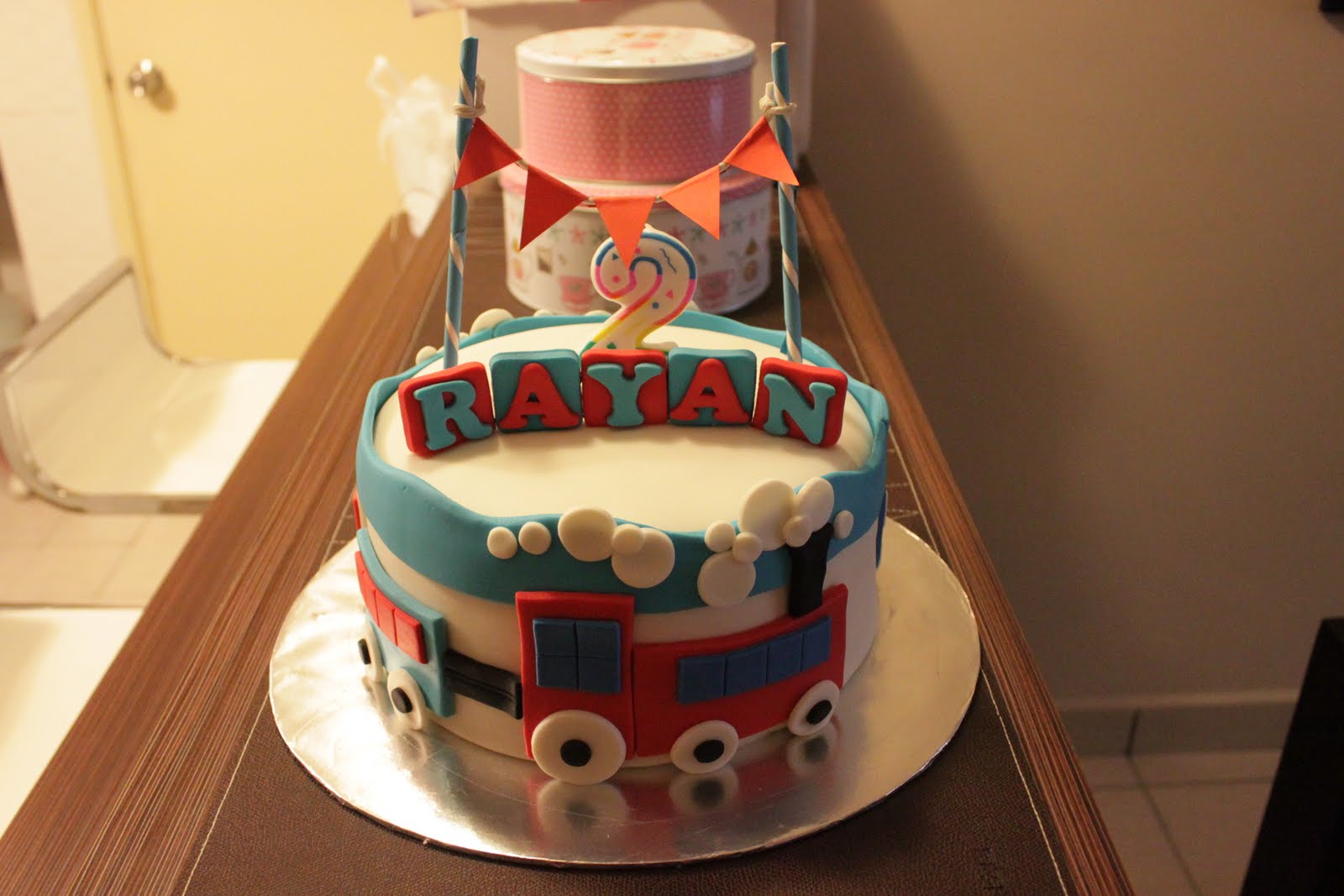 CoMeLiCiOuS: Choo choo train Cake