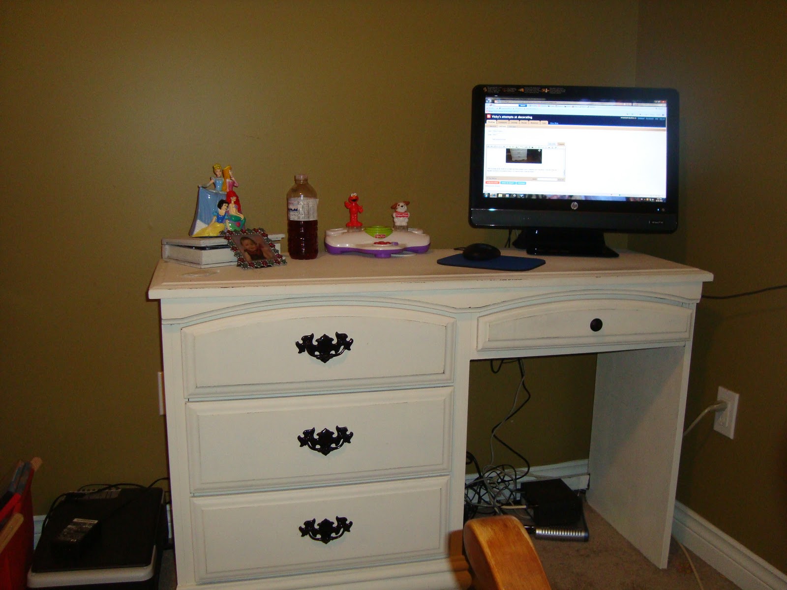 VICKY LOVES TO DECORATE: Computer desk redo