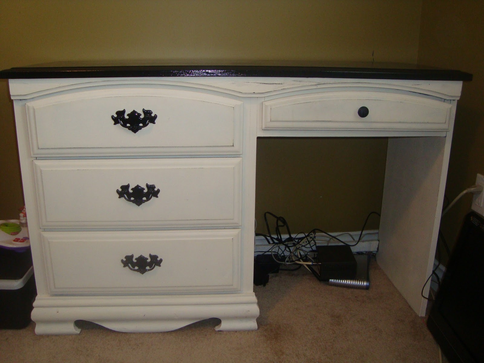 VICKY LOVES TO DECORATE: Computer desk redo