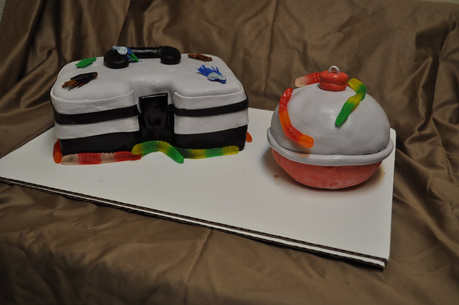 Eskimo pie Cakes: Tackle box cake