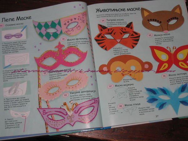 Plavo nebo žuti kamen: Maske