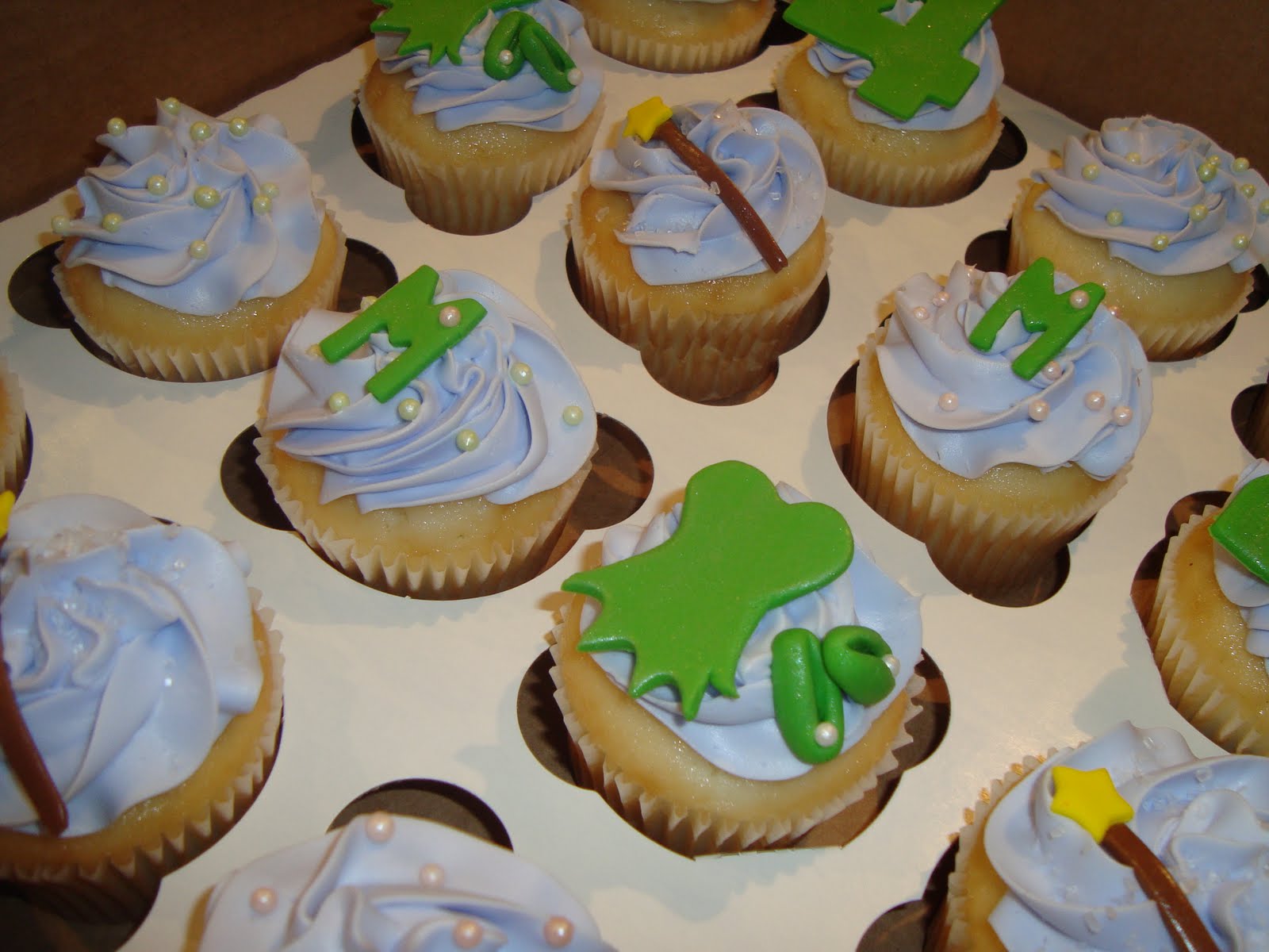 cupcakes by dusty: Tinkerbell