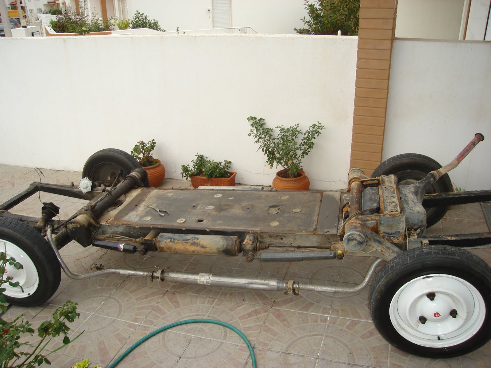 Citroen 2cv... Um projecto caseiro: Carroçaria e chassis o reencontro